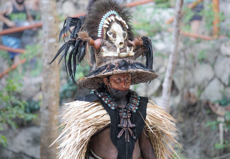 Hombre Vestido En Traje Maya Foto de archivo editorial - Imagen de ...