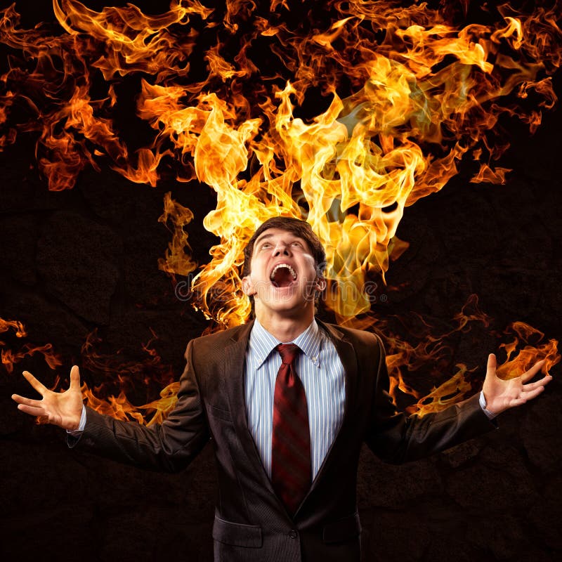 El Hombre Maduro Furioso Con Una Mirada Agresiva Que Hace El Silencio ...