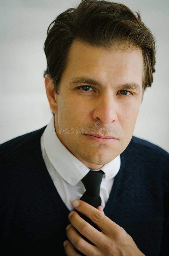 Hombres reales foto de archivo. Imagen de camisa, delantero - 47327666