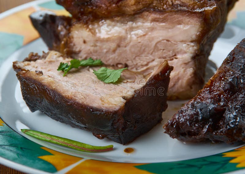 Hombro de cerdo cubano imagen de archivo. Imagen de alimento - 136677027