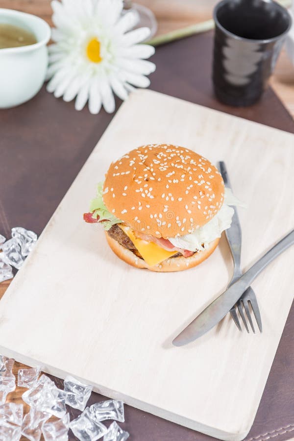 Home made cheeseburger stock image. Image of home, vegetable - 95878541