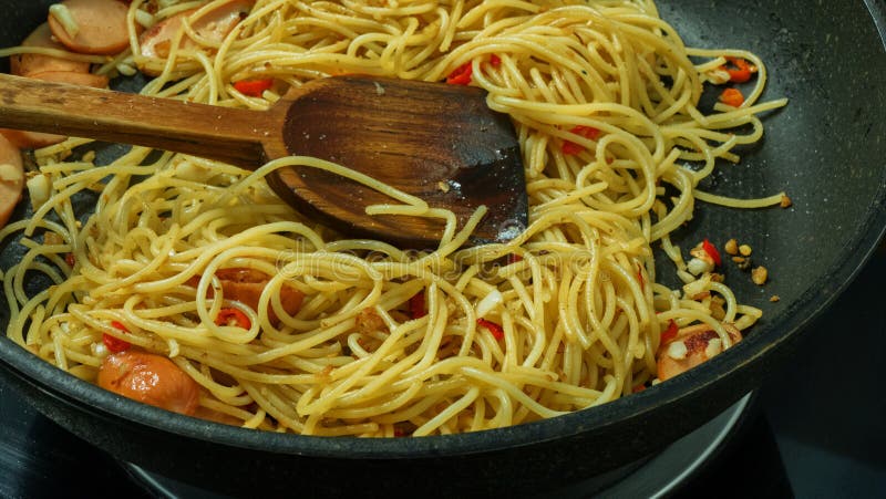 Home Make Spaghetti in a Pan Stock Image - Image of mediterranean, food ...