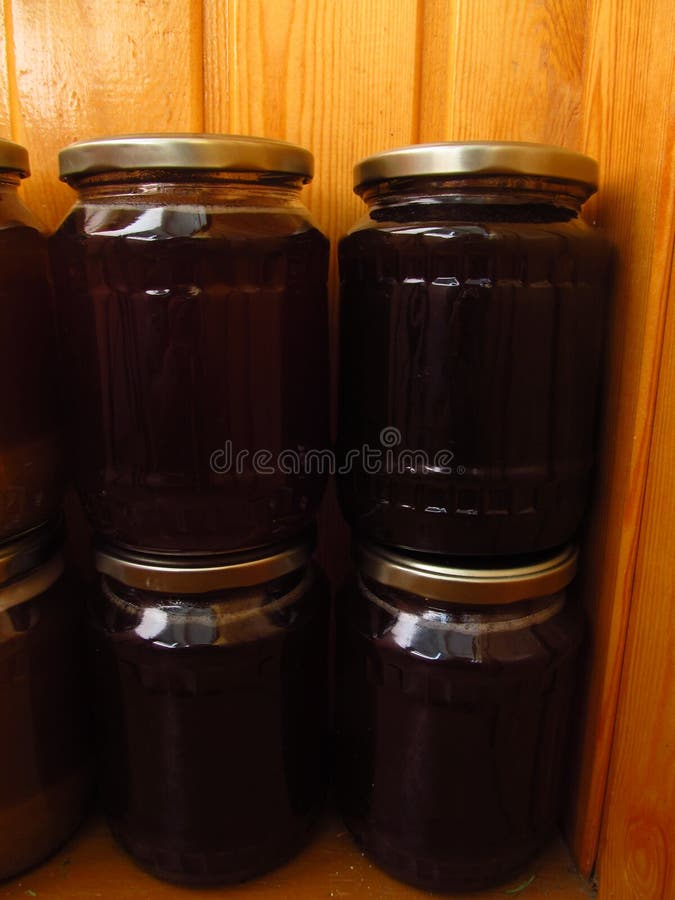 Underground Farm Grows Sustainable Vegetables. Underground Farming is ...