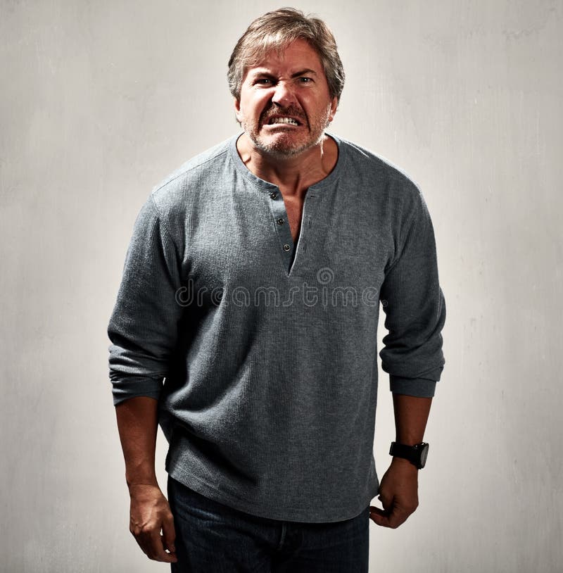 Homem agressivo imagem de stock. Imagem de raiva, agressivo - 81354365