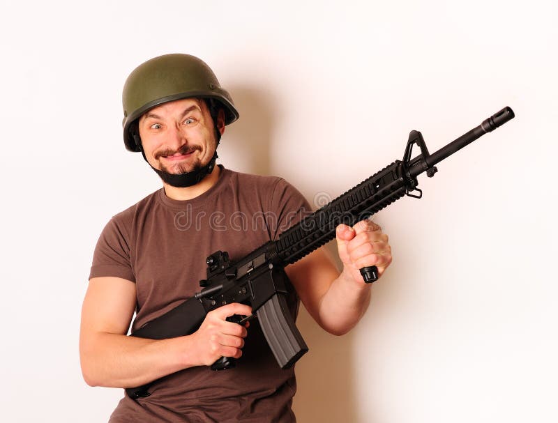 Homem armado louco foto de stock. Imagem de esfera, combate - 14467296