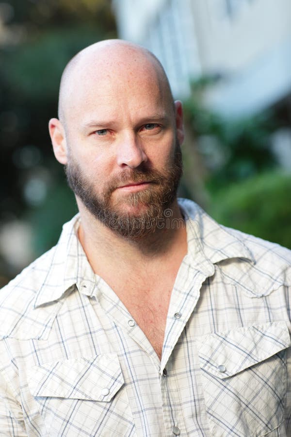 Homem calvo com uma barba imagem de stock. Imagem de careca - 18867843