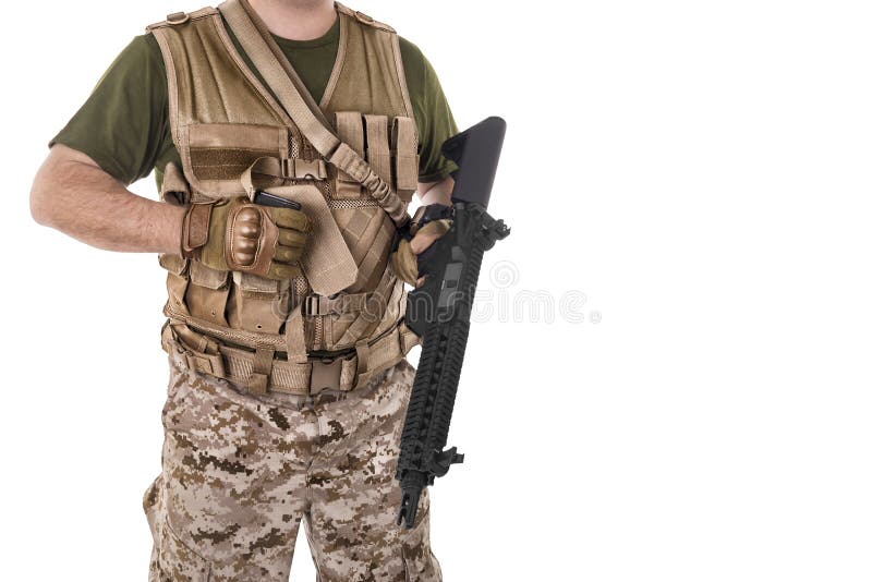 Homem Do Soldado Que Guarda Sua Arma Foto de Stock - Imagem de ...