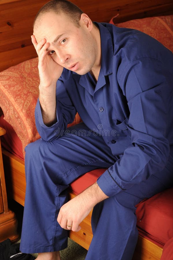 Homem doente foto de stock. Imagem de pijama, roupa, macho - 8203308