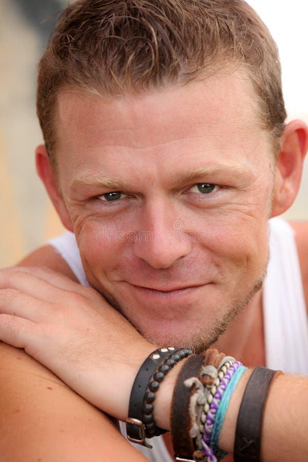 Homem feliz imagem de stock. Imagem de homens, feliz - 20640119