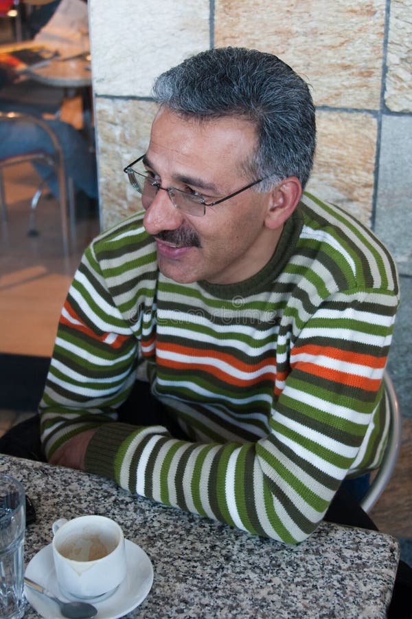 Homem iraniano imagem de stock. Imagem de ocasional, médio - 10287587