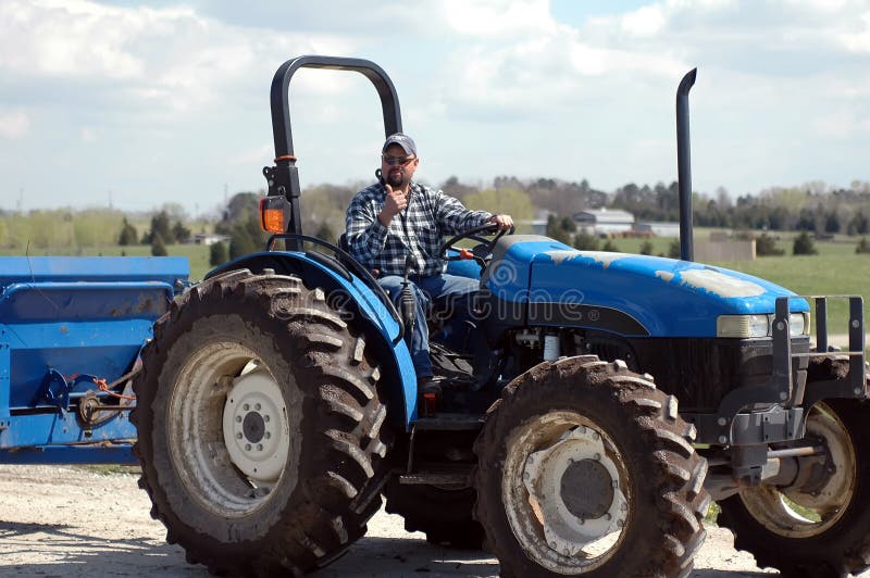 Homem no trator foto de stock. Imagem de azul, trator - 4696836