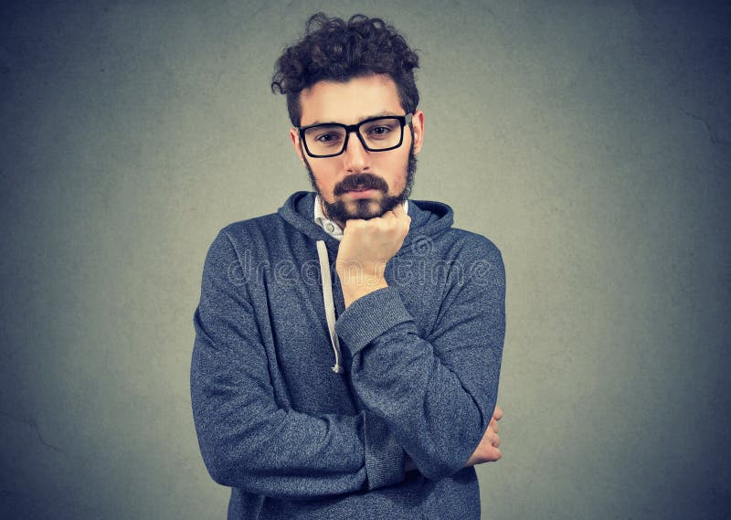 Homem Novo Preocupado Que Pensa Completamente Foto de Stock - Imagem de ...