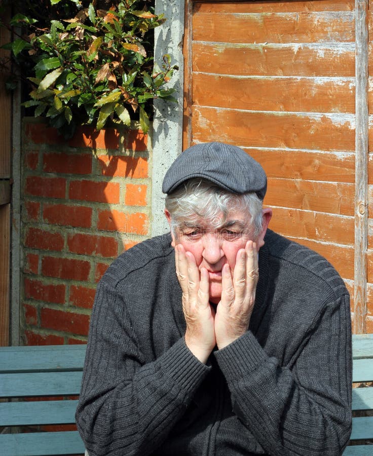 Homem preocupado idoso. imagem de stock. Imagem de homem - 24098711