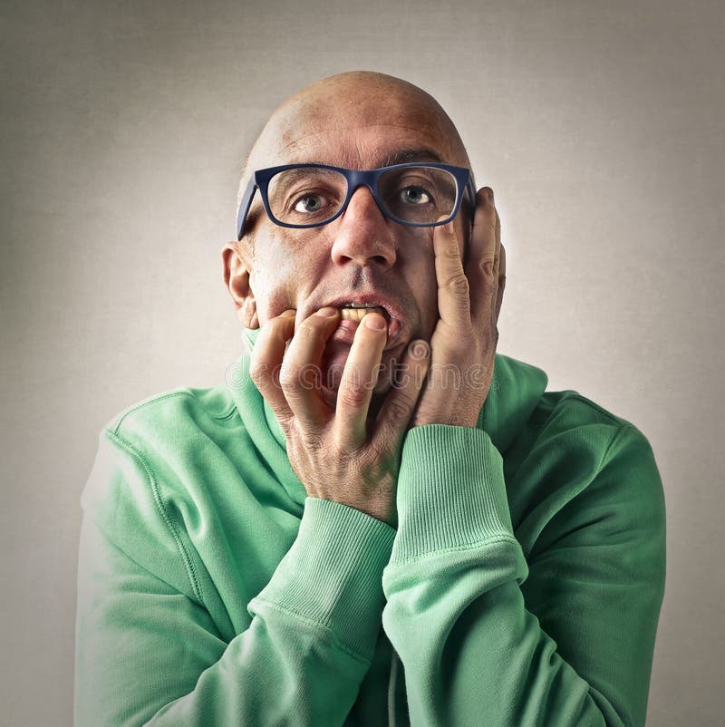 Homem Preocupado Que Expressa Sua Ansiedade Foto de Stock - Imagem de ...