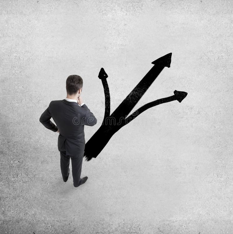 Homem Que Olha a Seta Ascendente Foto de Stock - Imagem de seta ...