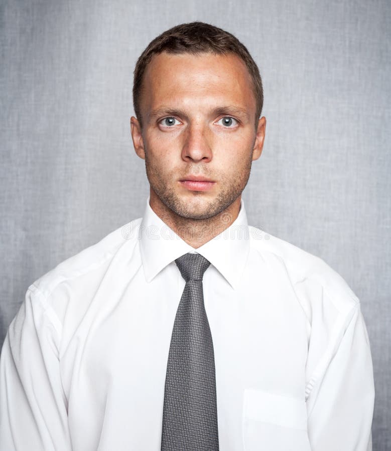 Homem Sério Com Um Nariz Grande E Uma Caixa Peludo Foto de Stock ...