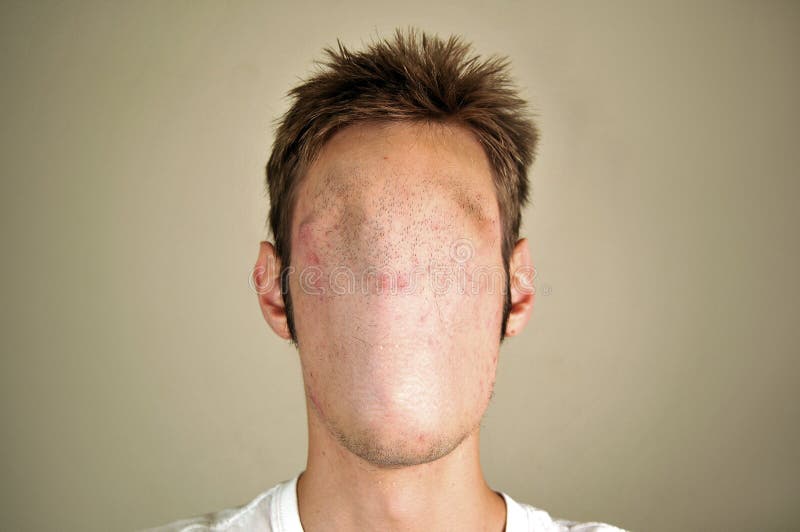 Pessoa Sem Cara Que Guarda Um Sinal Vazio Foto de Stock - Imagem de ...