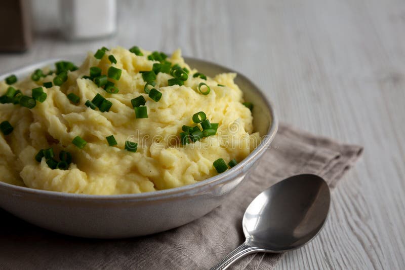 Homemade Chive and Garlic Mashed Potatoes in a Bowl, Side View Stock ...