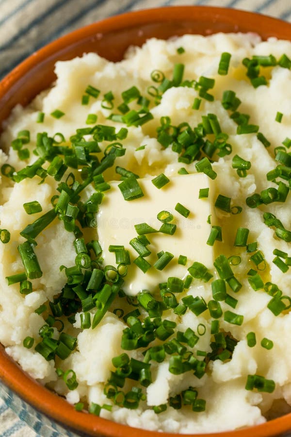 Homemade Chive Mashed Potatoes Stock Photo - Image of bowl, chive ...