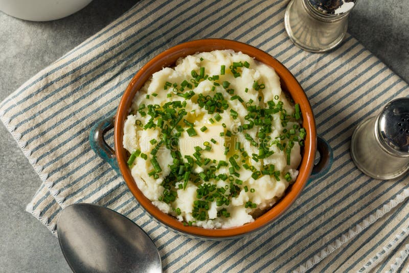 Homemade Chive Mashed Potatoes Stock Image - Image of bowl, potato ...