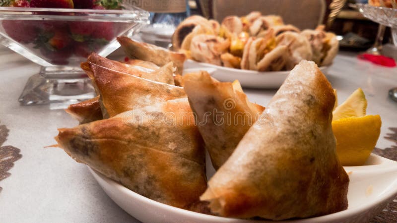 Homemade De Comida Tradicional Deliciosa E Triangular Imagem de Stock ...