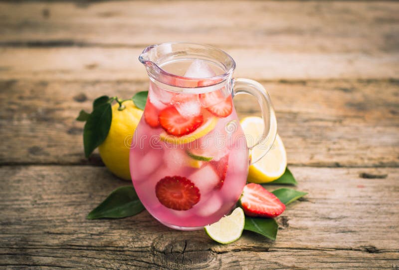 Pink Lemonade at Picnic in Park Stock Image - Image of outdoor, juice ...