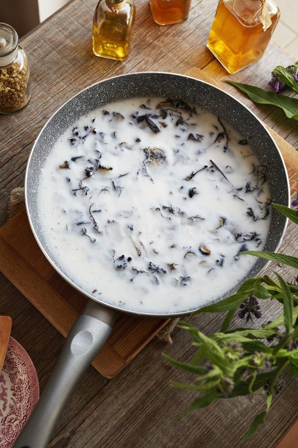 Homemade Production Comfrey Root Ointment Using Rendered Pork Lard ...