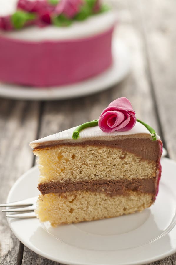 Wedding Cake with Pink Roses Stock Image - Image of afternoon, comfort ...