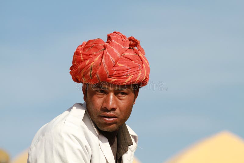 Homens indianos foto editorial. Imagem de postura, cobertor - 18517186