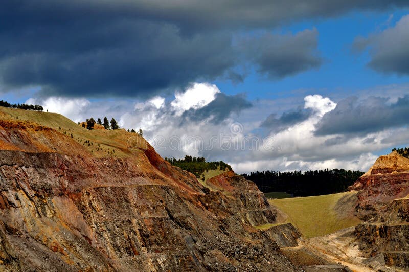 Open pit gold mine stock image. Image of body, grass - 12097283