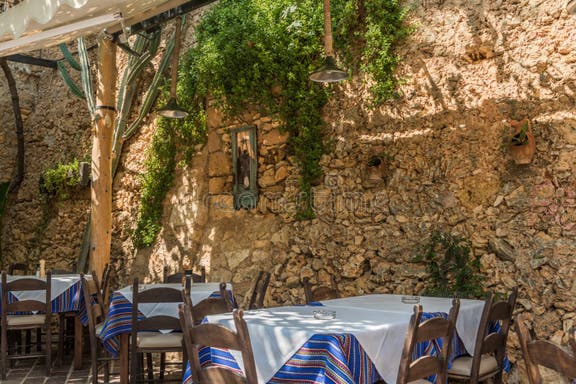 Homish Restaurant in Chania Stock Photo - Image of texture, home: 147100676