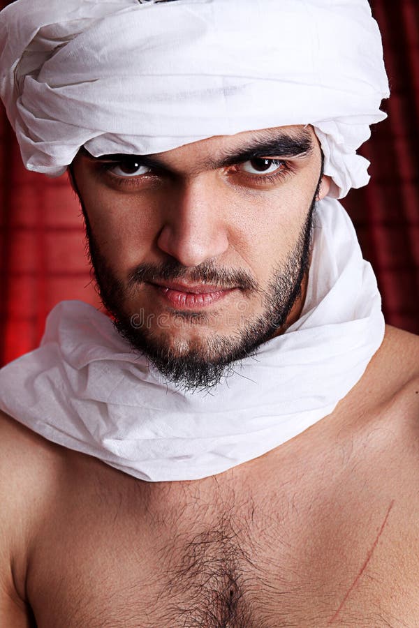 Homme Arabe photo stock. Image du fâché, beau, pose, intérieur - 13755058