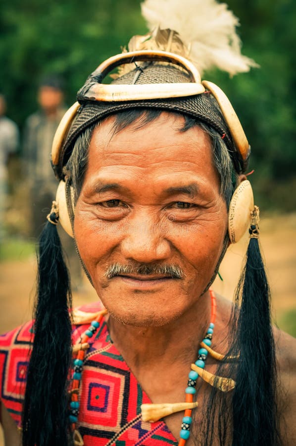 Homme Avec Les Queues De Cheval Fausses Photo éditorial - Image du ...
