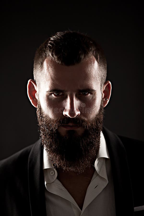 Portrait d'homme barbu bel photo stock. Image du noir - 48602016