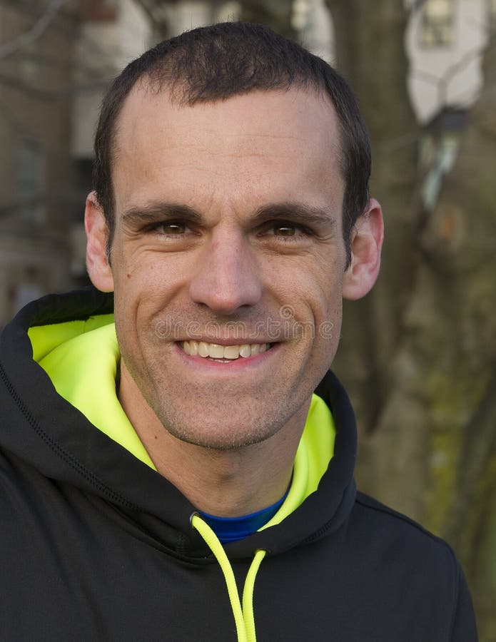 Homme bel de 40 ans photo stock. Image du yeux, quarante - 84783088