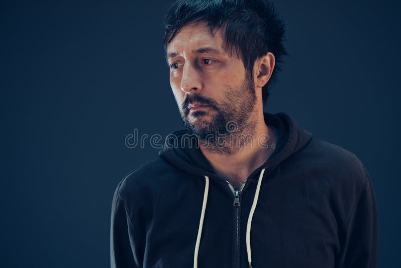 Homme Confus Avec Tant De Questions Image stock - Image du masculin ...