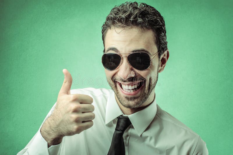 Homme D'affaires Avec Son Pouce Photo stock - Image du sunglasses ...