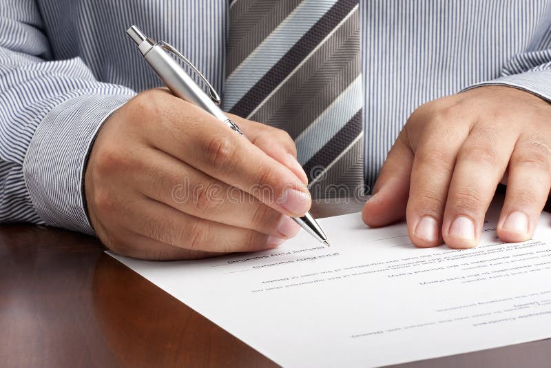 Homme D'affaires Signing Contract Document Image stock - Image du ...