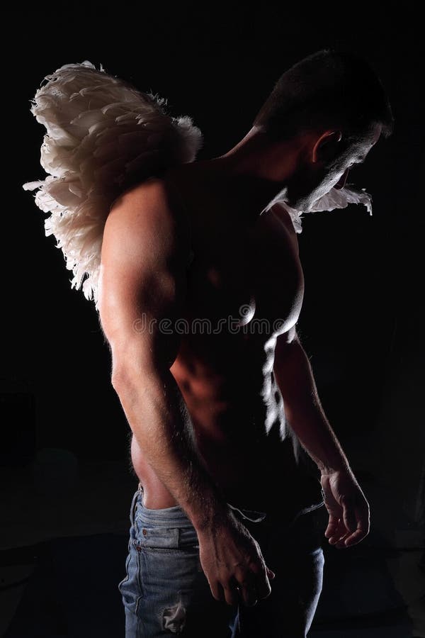Homme d'ange image stock. Image du soin, gentil, éponges - 26262175