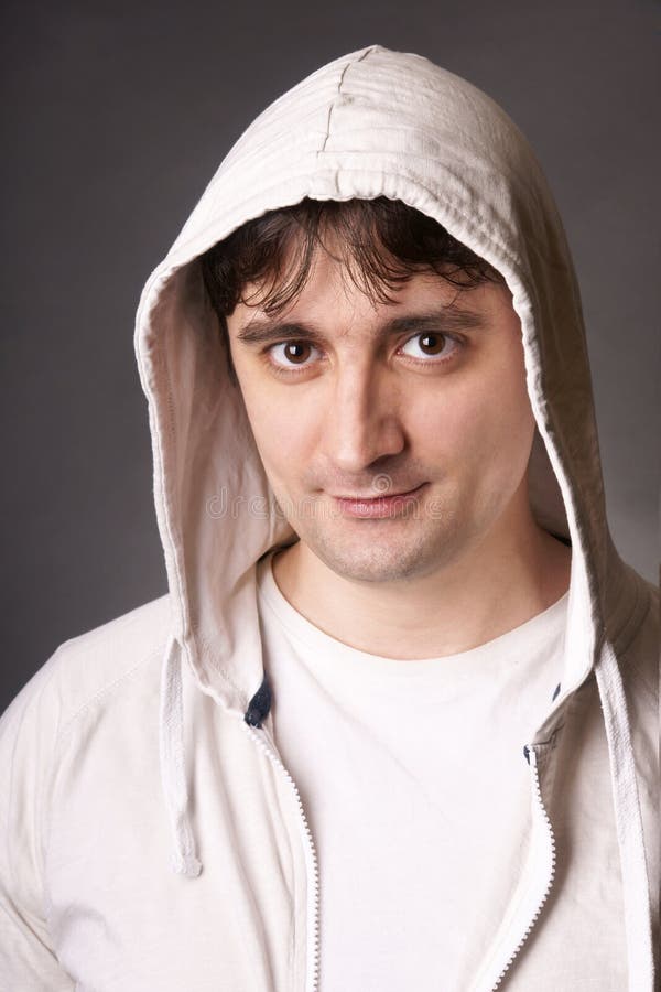 Homme dans le capot photo stock. Image du tête, santé - 28983816