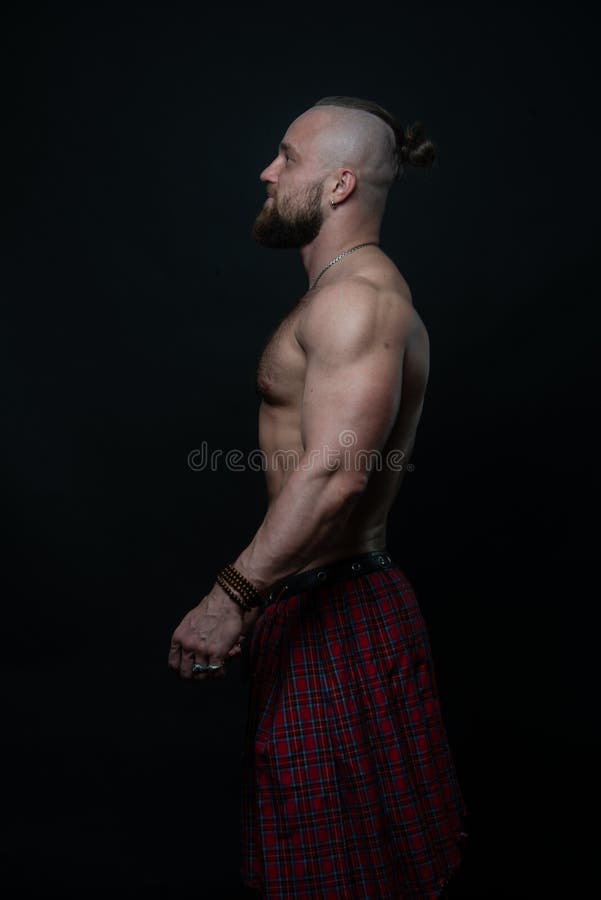 Homme dans le kilt image stock. Image du mode, danser - 32285789