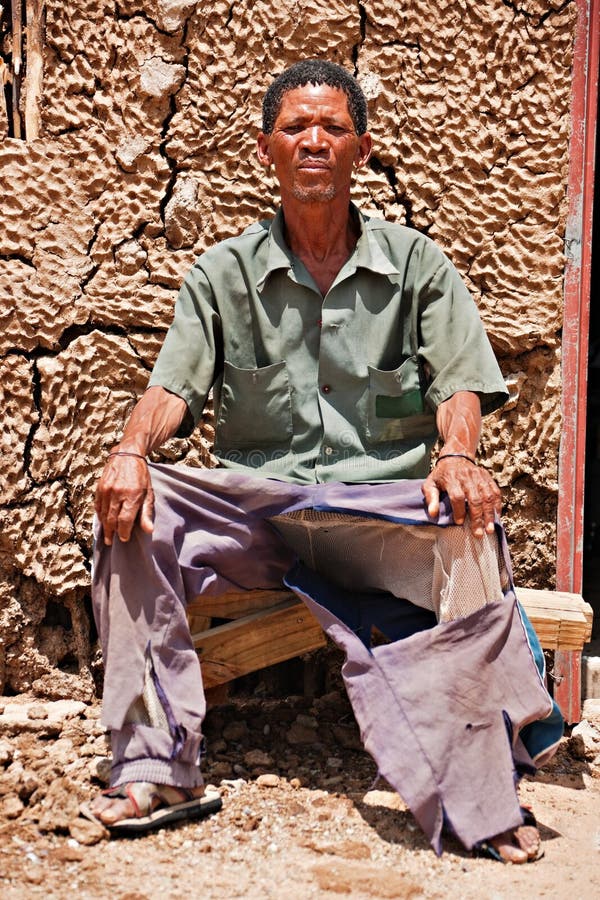 Homme de basarwa image stock. Image du afrique, kalahari - 7892463