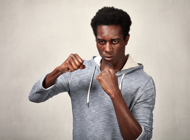 Homme agressif photo stock. Image du invahissant, émotion - 89859482