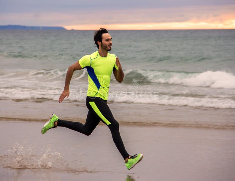 Homme de coureur photo stock. Image du ajustement, outdoors - 43926570