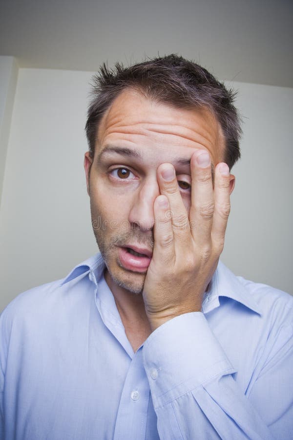 Homme fatigué photo stock. Image du affaires, tension - 18986506