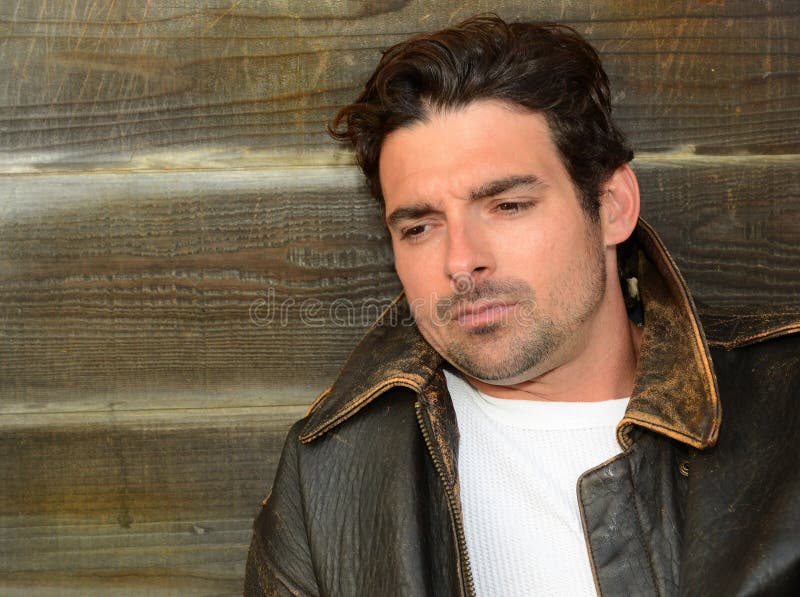 Homme italien bel photo stock. Image du personne, homme - 33582990