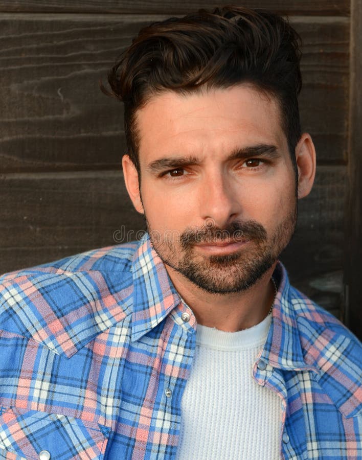 Homme italien bel image stock. Image du heureux, beauté - 46487999