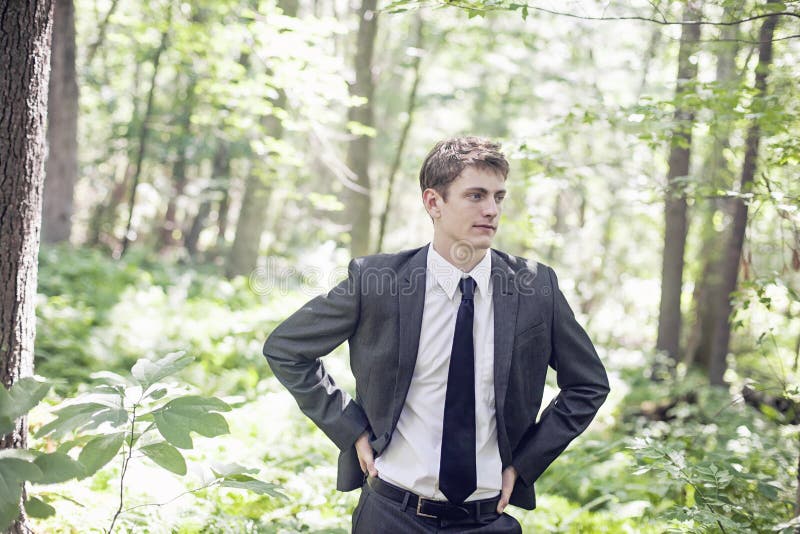 Homme perdu et confus photo stock. Image du durée, chemins - 59645972