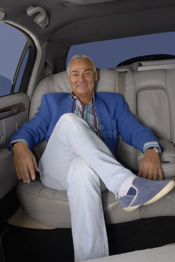 Homme riche. image stock. Image du extrémité, limousine - 26859223