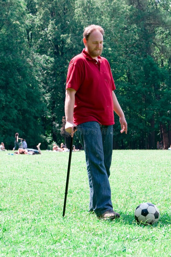 Homme-roue photo stock. Image du mobilité, santé, soccer - 14168024